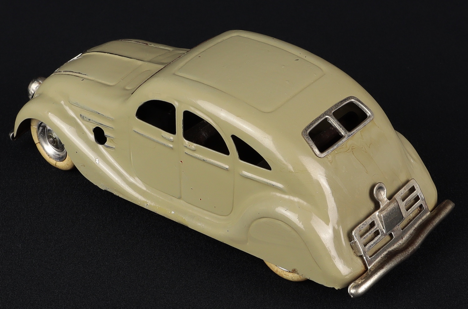 Tri-ang Minic Models 9M Streamline Saloon - QDT