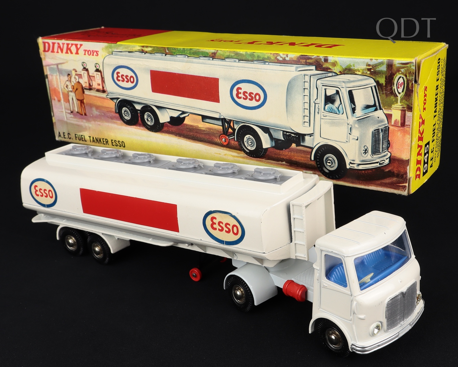 Dinky Toys 945 AEC Fuel Tanker - QDT