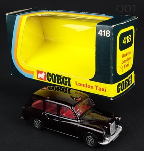 Corgi Toys Stand - QDT