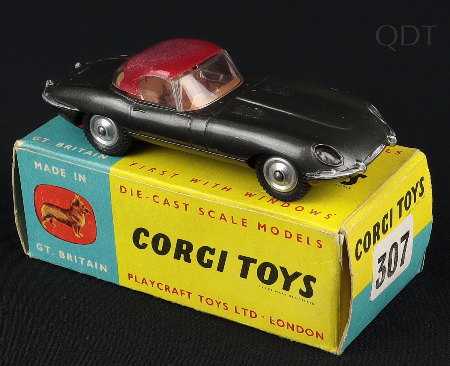 Corgi Toys 307 'E' Type Jaguar with detachable hard top - QDT