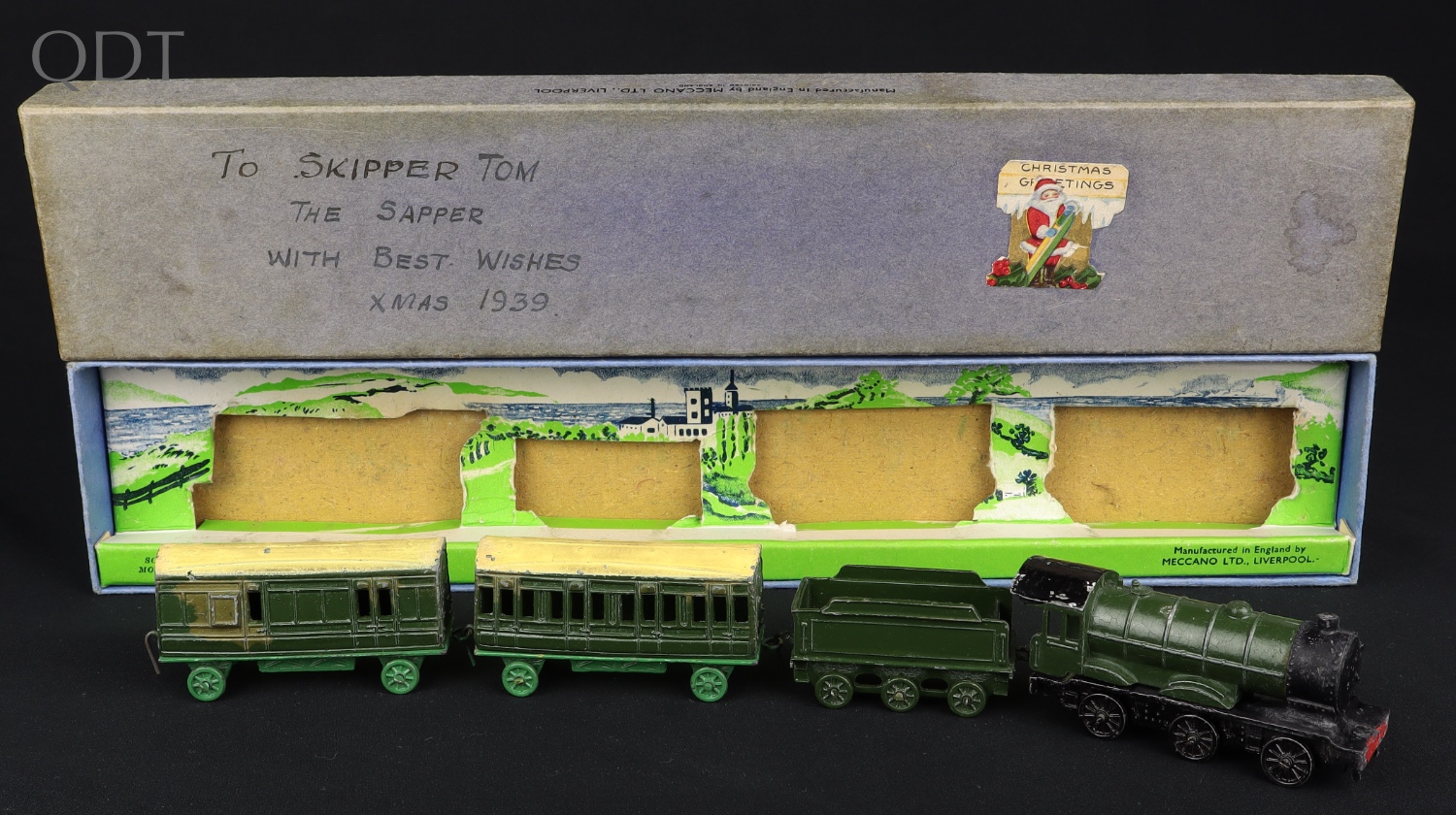 Dinky Gift Set 17 Passenger Train Set - QDT