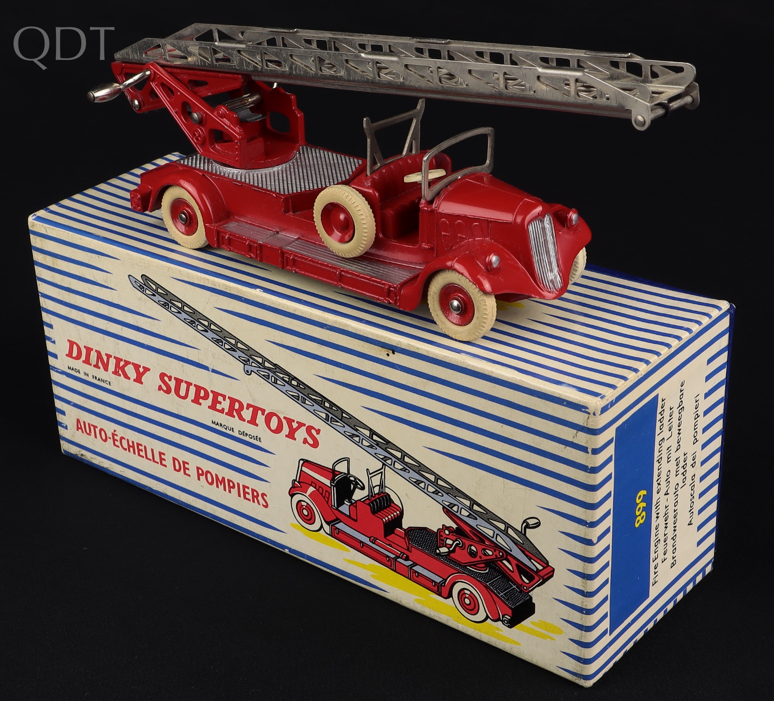 French Dinky Toys 899 Delahaye Turntable Fire Engine - QDT