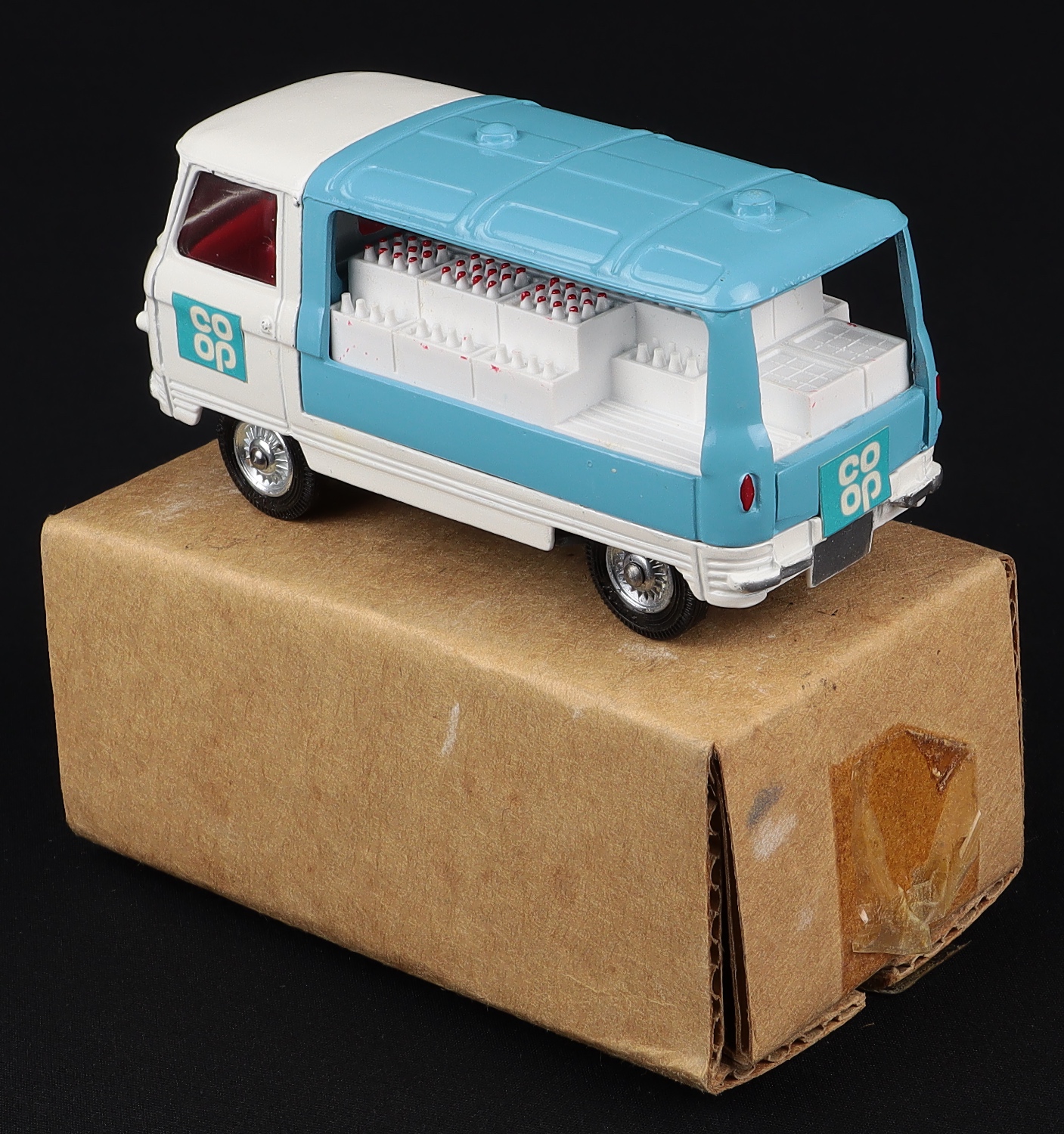 Corgi Toys 466 Commer Milk Float with CO-OP livery - QDT