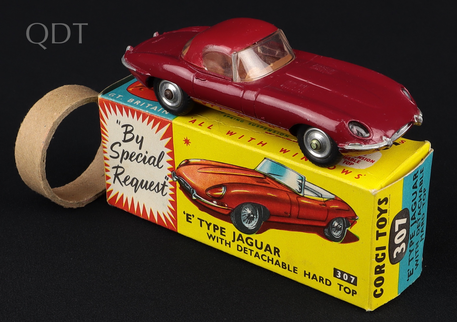 Corgi 307 'E' Type Jaguar with detachable red hard top - QDT